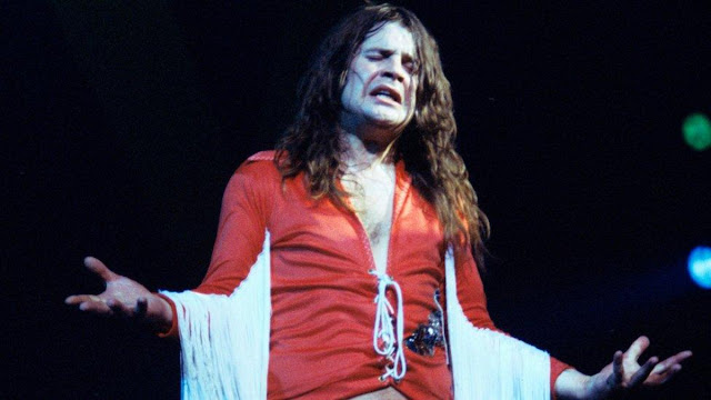 30 Amazing Photographs of Ozzy Osbourne on Stage in the 1970s and 1980s ...