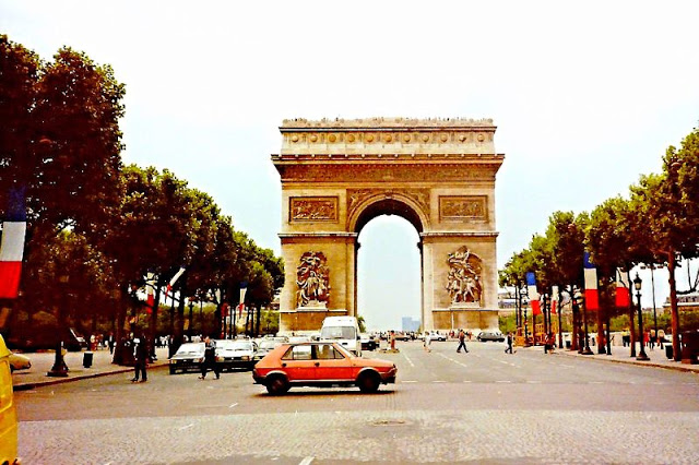 30 Photos Capture Street Scenes of Paris in the Mid-1980s | Vintage ...