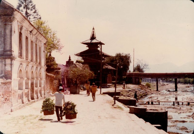 35 Beautiful Photos Capture Everyday Life of Nepal in 1980 | Vintage ...