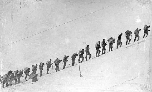 Amazing Photographs of Prospectors Carrying Supplies Ascending the ...