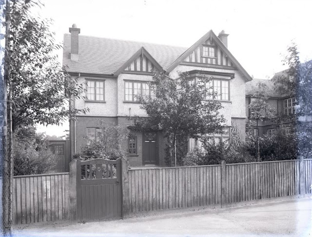 Amazing Photos of Sutton Houses in Early 1911 | Vintage News Daily