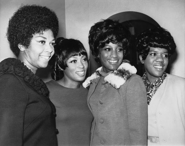 Elvis Presley’s Backup Group: 20 Vintage Photos of the Sweet ...