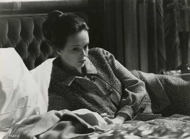 Sandy Dennis: The Unconventional Star of 1960s American Cinema ...
