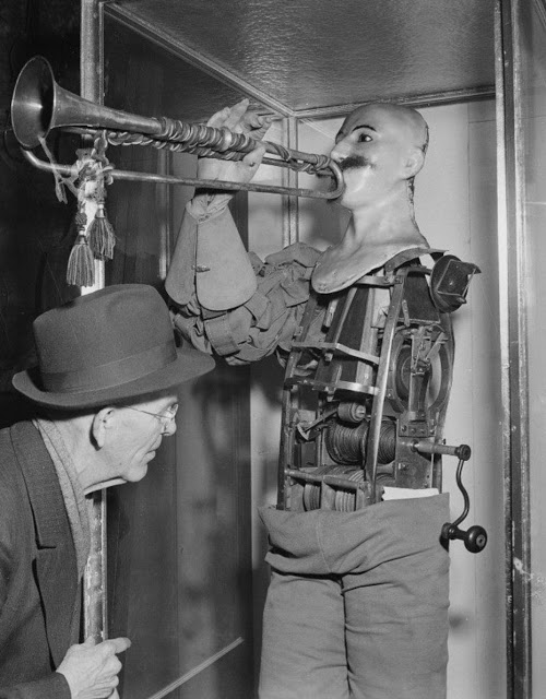 The First Robot in History: The Automaton Trumpet Player Made by ...