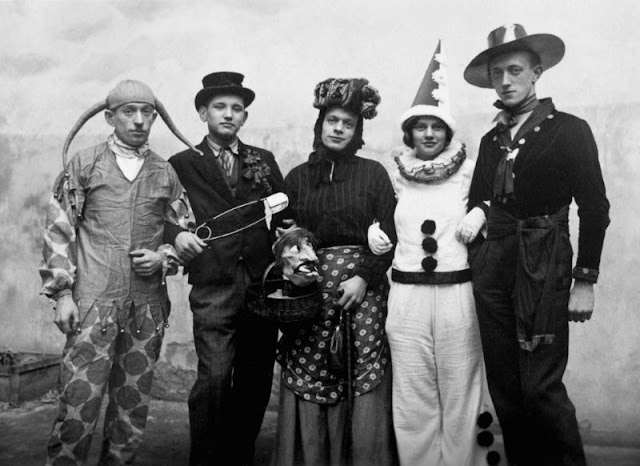 Vintage Halloween Party: 27 Fascinating Photos Show How People ...