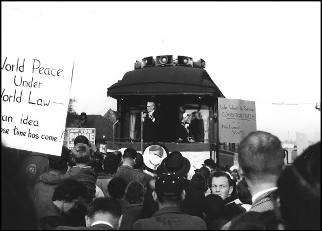Vintage Photos of John F. Kennedy’s Presidential Campaign on October 14 ...
