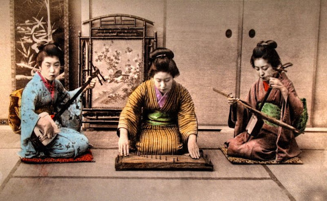 24 Adorable Colorized Photos That Show Japanese Girls Playing Musical ...