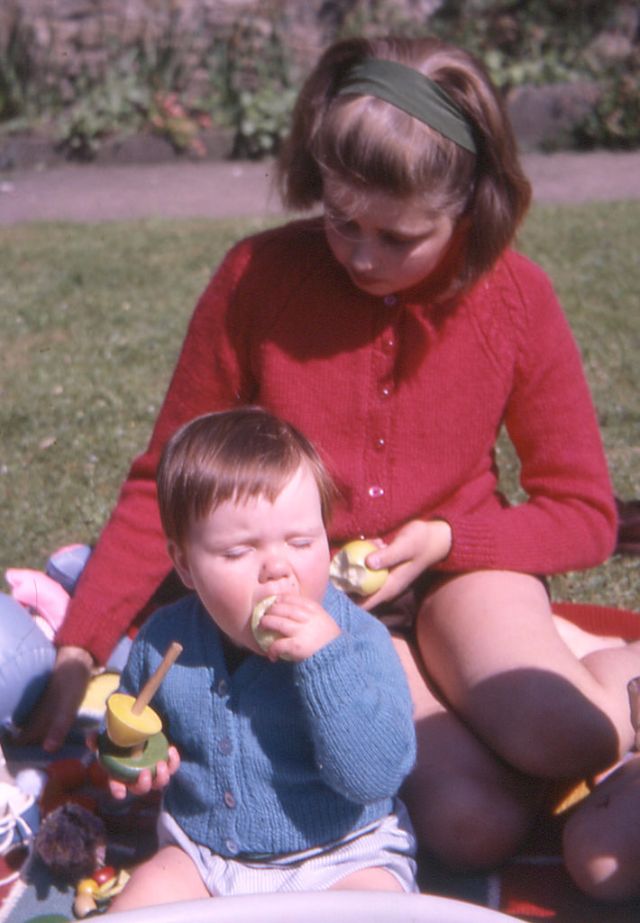 Lovely Color Pictures That Show What Children Wore in the 1960s ...