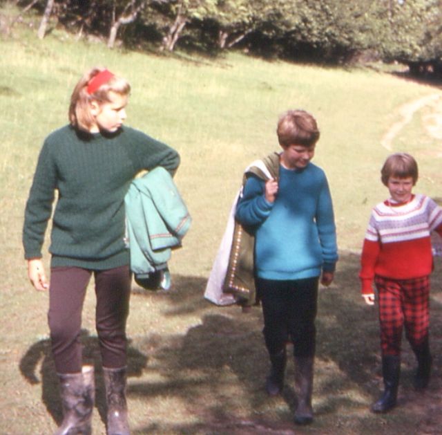 Lovely Color Pictures That Show What Children Wore in the 1960s ...