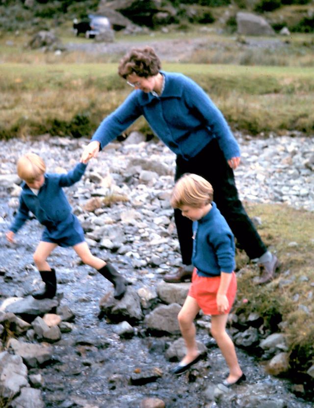 Lovely Color Pictures That Show What Children Wore in the 1960s ...