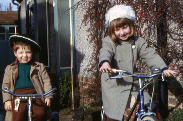 Lovely Color Pictures That Show What Children Wore in the 1960s ...