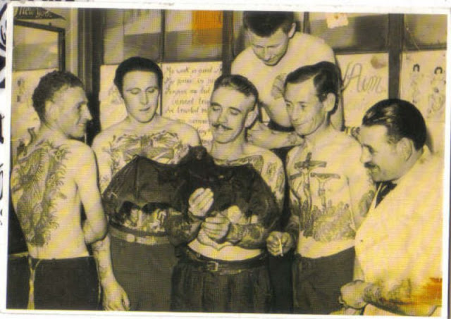 Amazing Vintage Photographs of Legendary Tattooist Les Skuse and ...