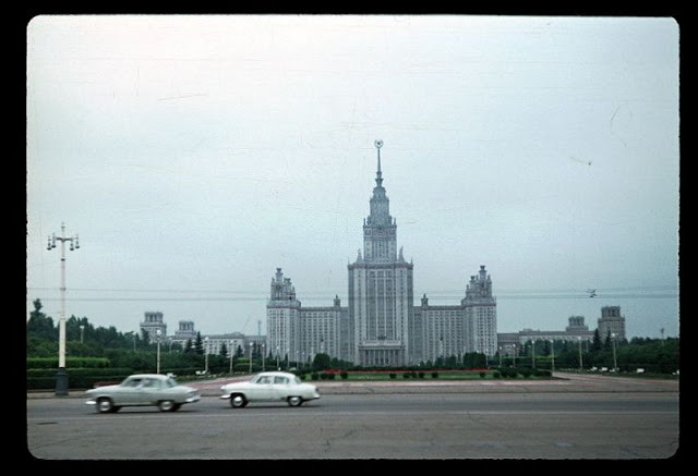 Amazing Pics Capture Street Scenes of Moscow in 1970 | Vintage News Daily