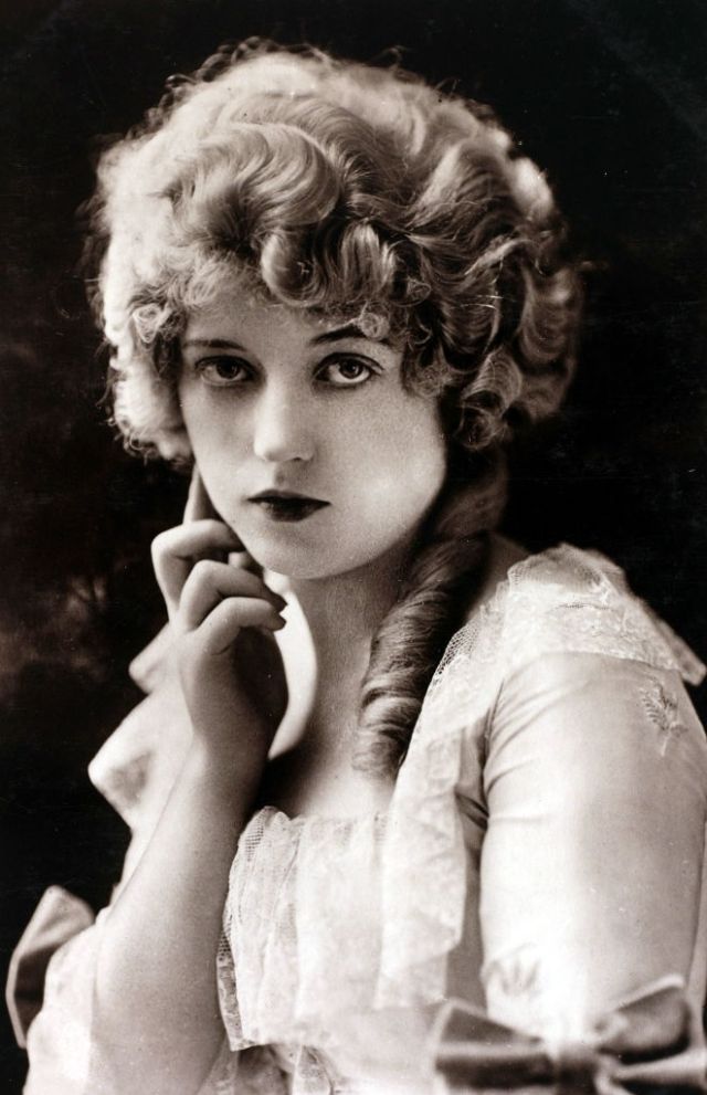 Stunning Vintage Portraits Of A Young Marion Davies In The 1920s