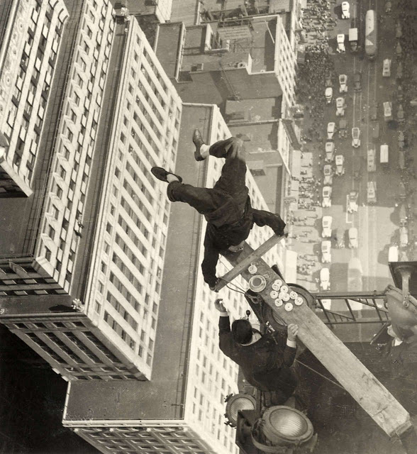 These Vintage Photographs of People at Extreme Heights Will Make You ...