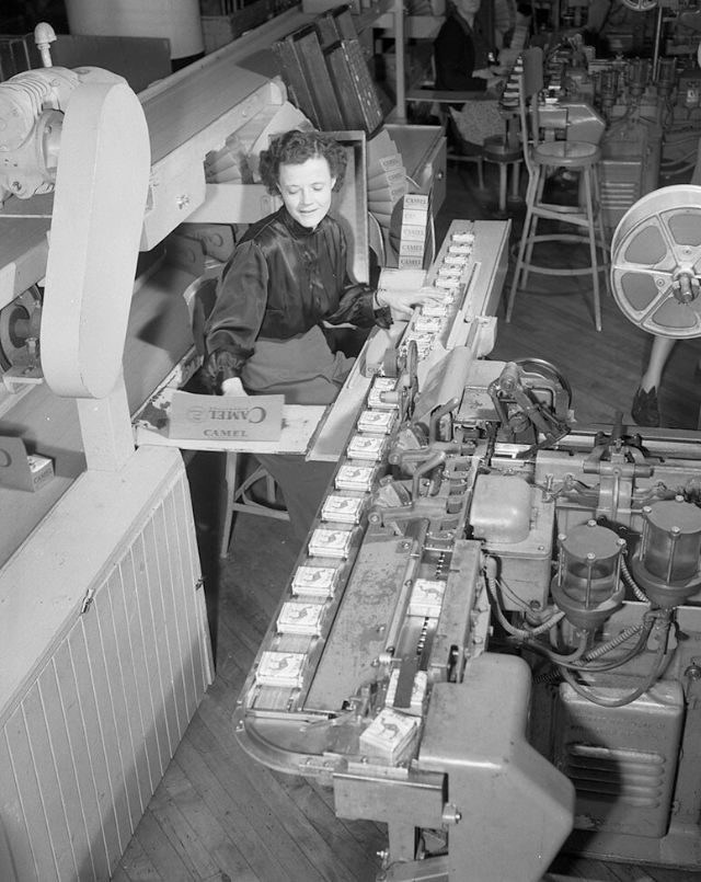 Vintage Photos Show Inside the Camel Cigarette Factory of North ...
