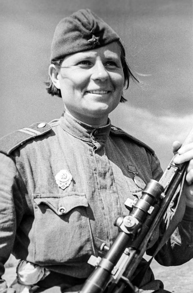 Incredible Photos of Soviet Women Snipers in World War II | Vintage ...