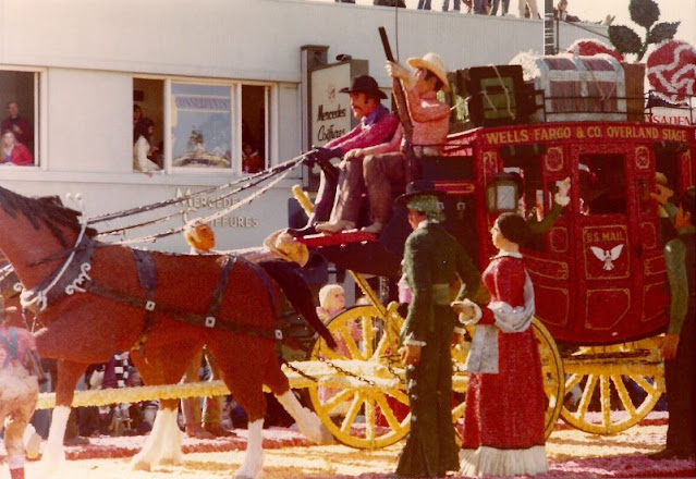 45 Fascinating Photos of the Rose Parade in 1976 | Vintage News Daily