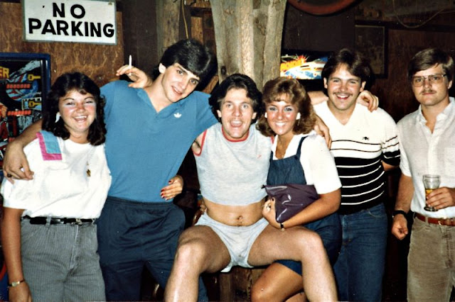 Fascinating Photos Show What a Bar Party Looked Like in the 1980s ...