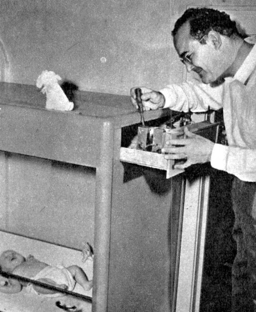 Showcase Baby, 1947 | Vintage News Daily