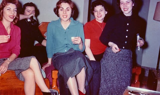 40 Amazing Color Photos That Defined Fashion Styles For Women in the ...