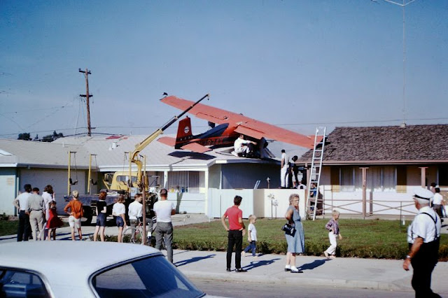 Incredible Photos of a Forced Roof-Landing in San Jose in 1964 ...