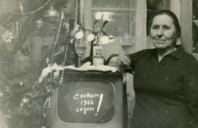 Vintage Snaps of Soviet People Posing With Their First TV Sets ...