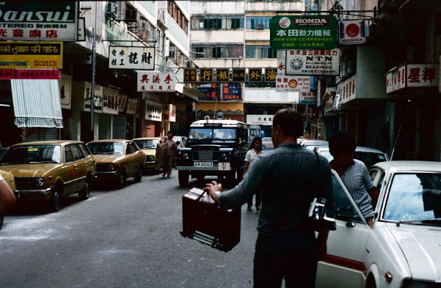 30 Fascinating Photos Capture Street Scenes of Hong Kong in 1980 ...