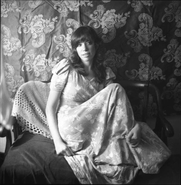 Outtakes From From the Cover Photoshoot for Carly Simon’s Debut Album ...