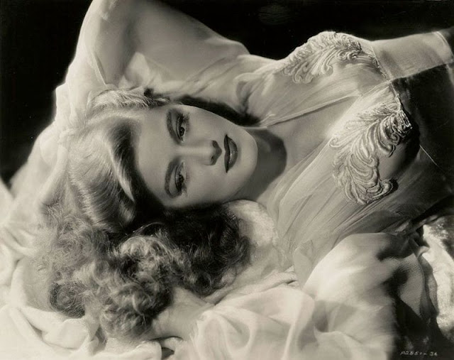 30 Gorgeous Photos of Helen Walker in the 1940s | Vintage News Daily