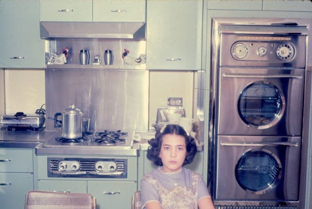 40 Vintage Photos of People in Their Kitchens From the 1960s | Vintage ...