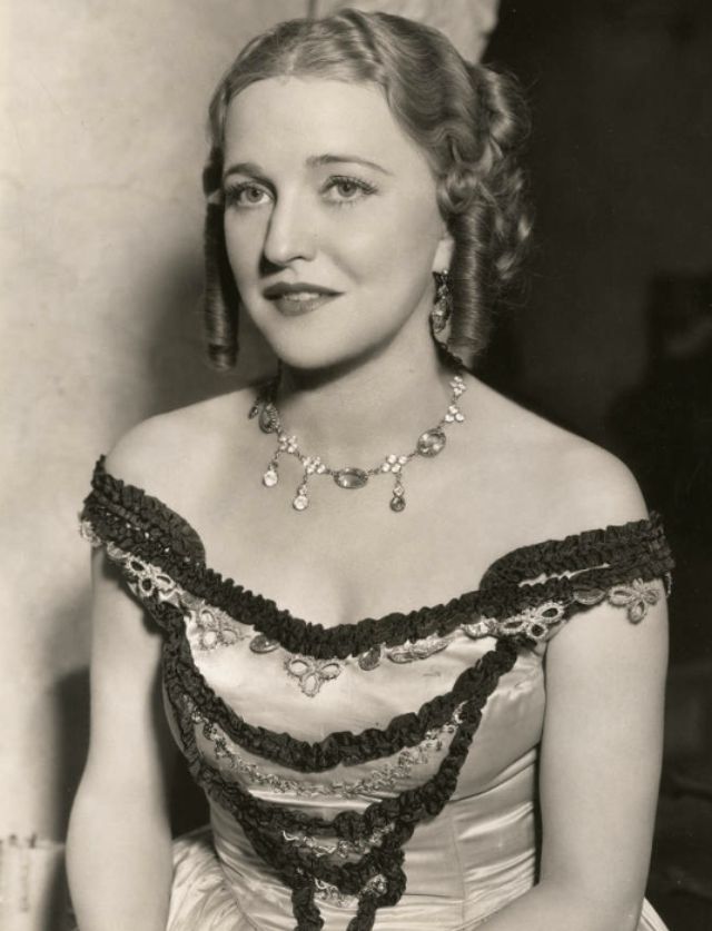 35 Gorgeous Photos of Agnes Ayres in the 1920s | Vintage News Daily