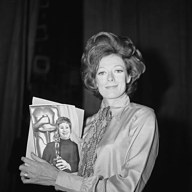 Maggie Smith Holding a Photograph of Alice Ghostley Accepting Her Oscar ...