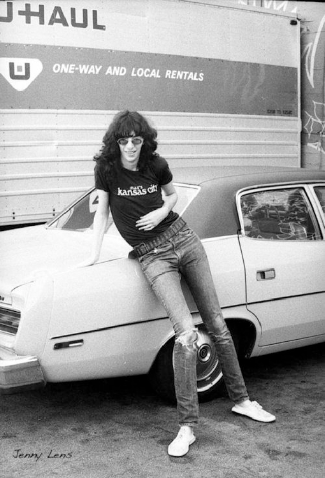 40 Candid Photographs of Young Joey Ramone in the 1970s and 1980s ...