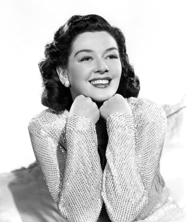 28 Vintage Photos of Rosalind Russell in the 1940s | Vintage News Daily