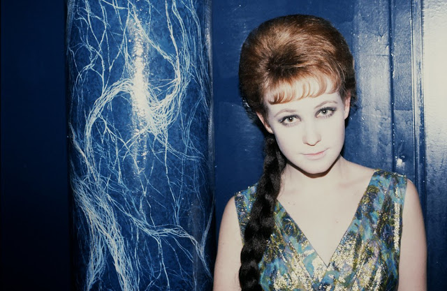 Amazing Photographs of Ann Magnuson Taken by Robert Carrithers in the ...