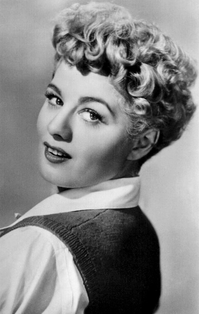 30 Vintage Photos of a Young Shelley Winters in the 1940s | Vintage ...