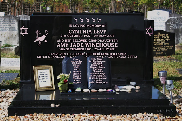 The Story of Amy Winehouse With Her Grandmother Cynthia, One of the ...