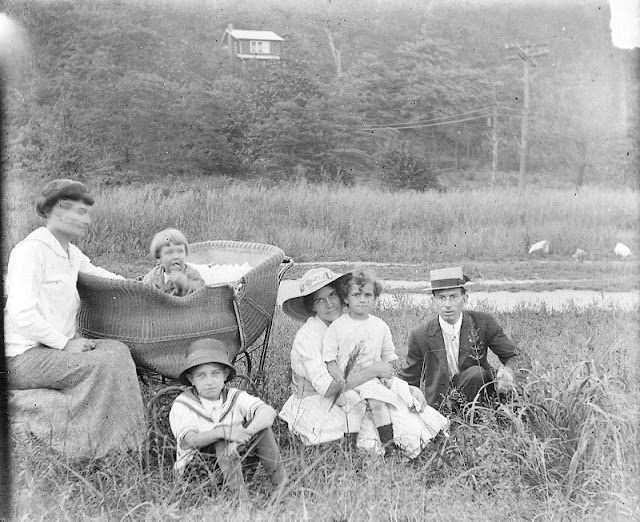 Vintage Photos Capture Everyday Life in the Early 1900s | Vintage News ...