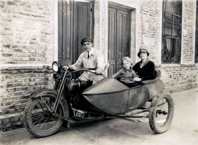 Vintage Photos of People With Their Motorcycles in the 1920s and ’30s ...