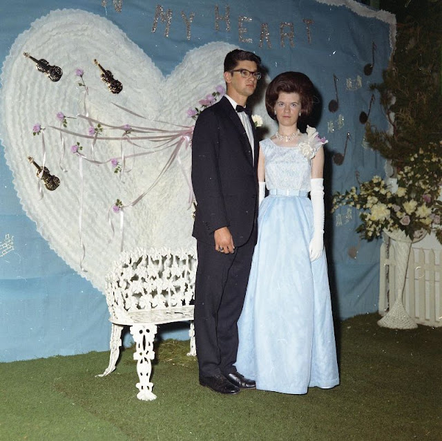 50 Beautiful Vintage Portraits of 1960s Prom Couples | Vintage News Daily