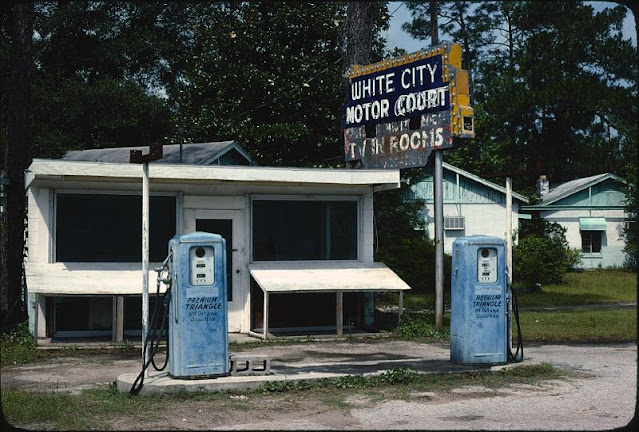 35 Vintage Photos of Gas Stations in the U.S. During the 1970s ...