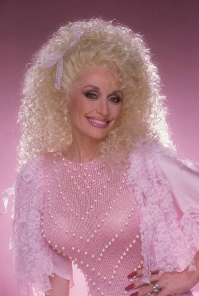 Dolly Parton Photographed by Mario Casilli, 1987 | Vintage News Daily