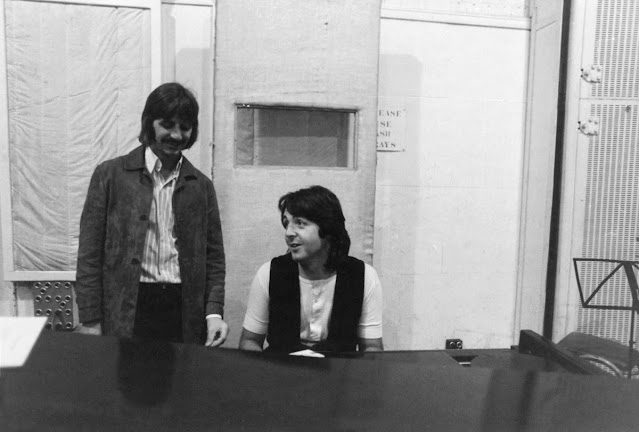 40 Amazing Photographs From The Beatles’ “Abbey Road” Album Sessions in ...