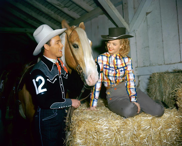 King and Queen of the West: 30 Romantic Photos of Roy Rogers and Dale ...