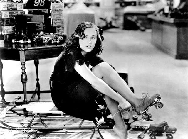 38 Amazing Photographs of Paulette Goddard on the Set of Charlie ...